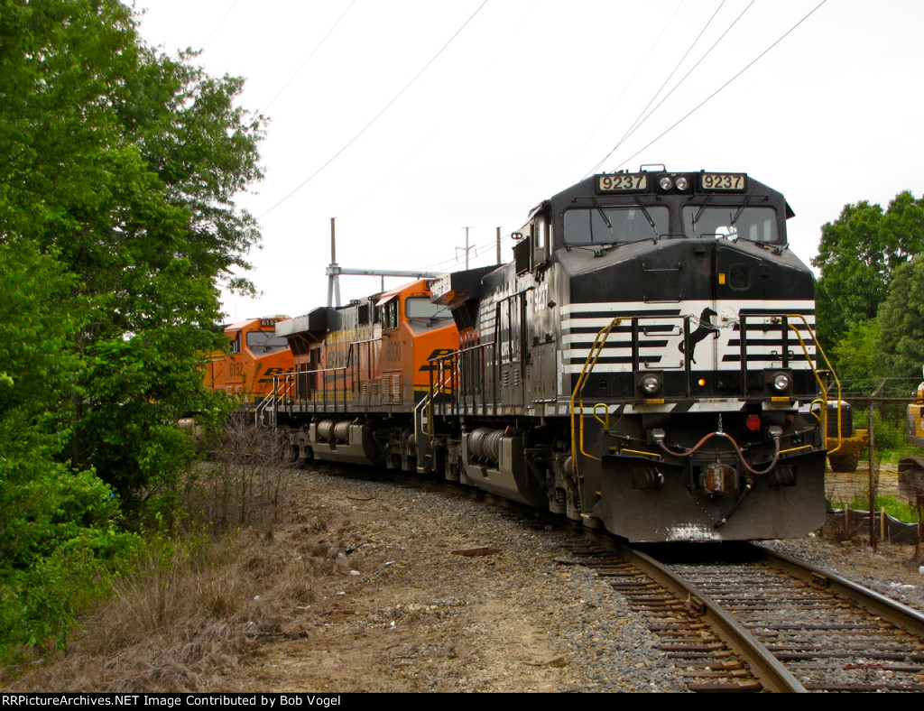 NS 9237; BNSF 6000 and 6152
